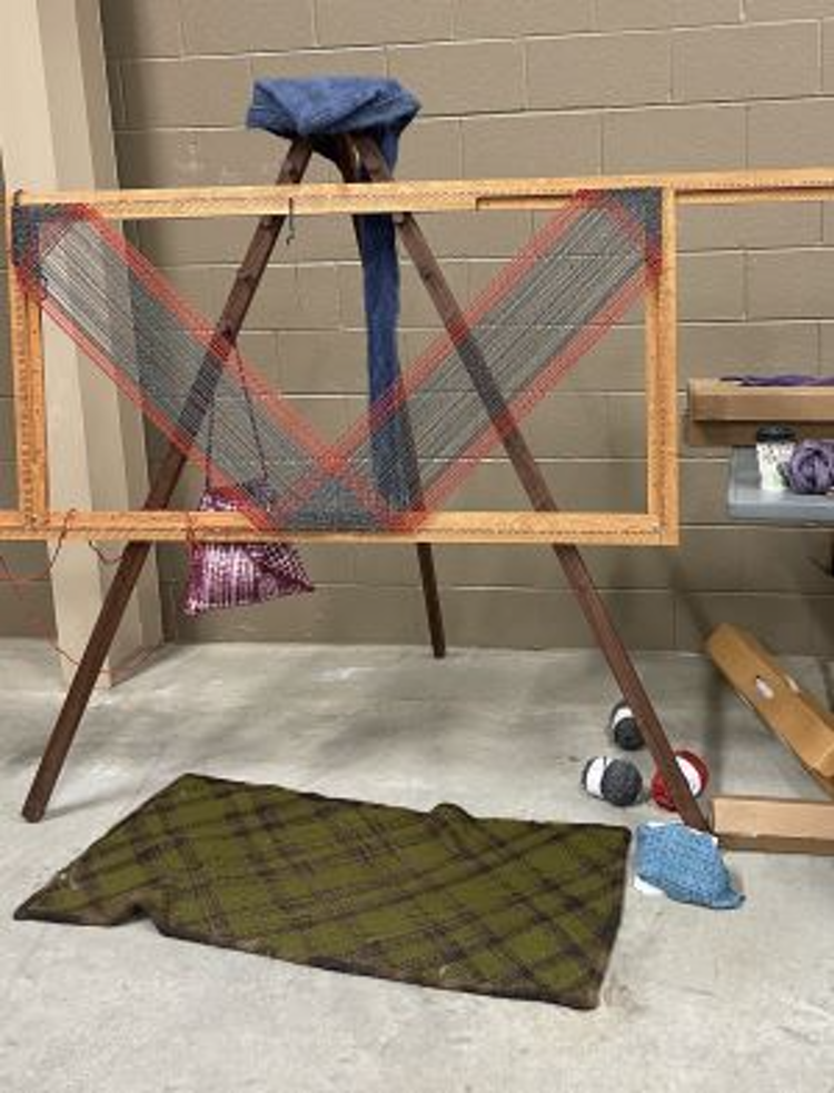 Continuous Strand Weaving on the Large Adjustable Loom | Lessonface